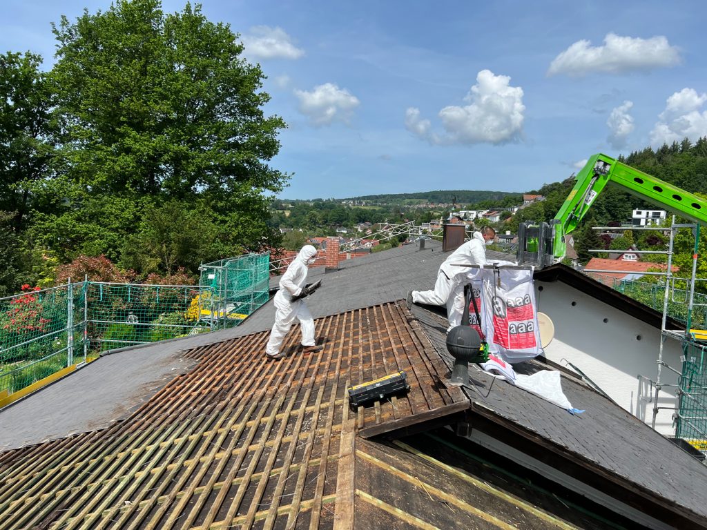 Vergangenheitsbewältigung: Asbest-Sanierung und ein neues Dach ...